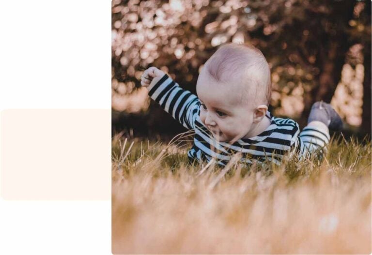 Activités bébé 7 à 9 mois : idées d’éveil pour le stimuler