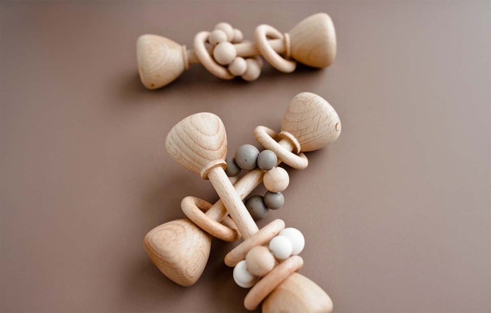 Sélection de jolis jeux et jouets bois pour bébé : 0 à 1 an